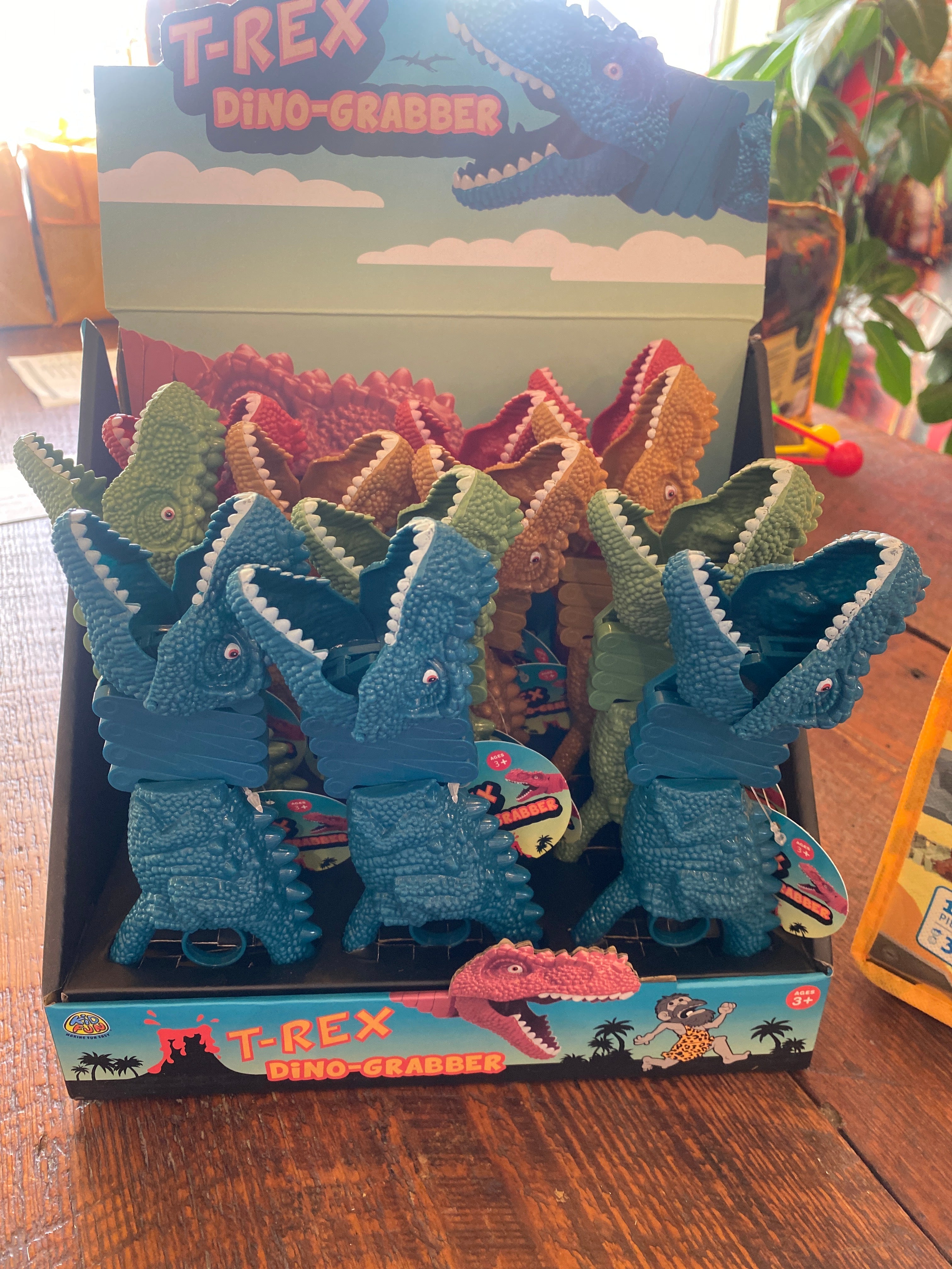 Dm, T-Rex Dino-Grabber – District Mercantile